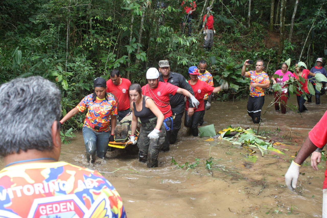 Voluntários do Geden Petrópolis atuam na tragédia do Rio Grande do Sul ...