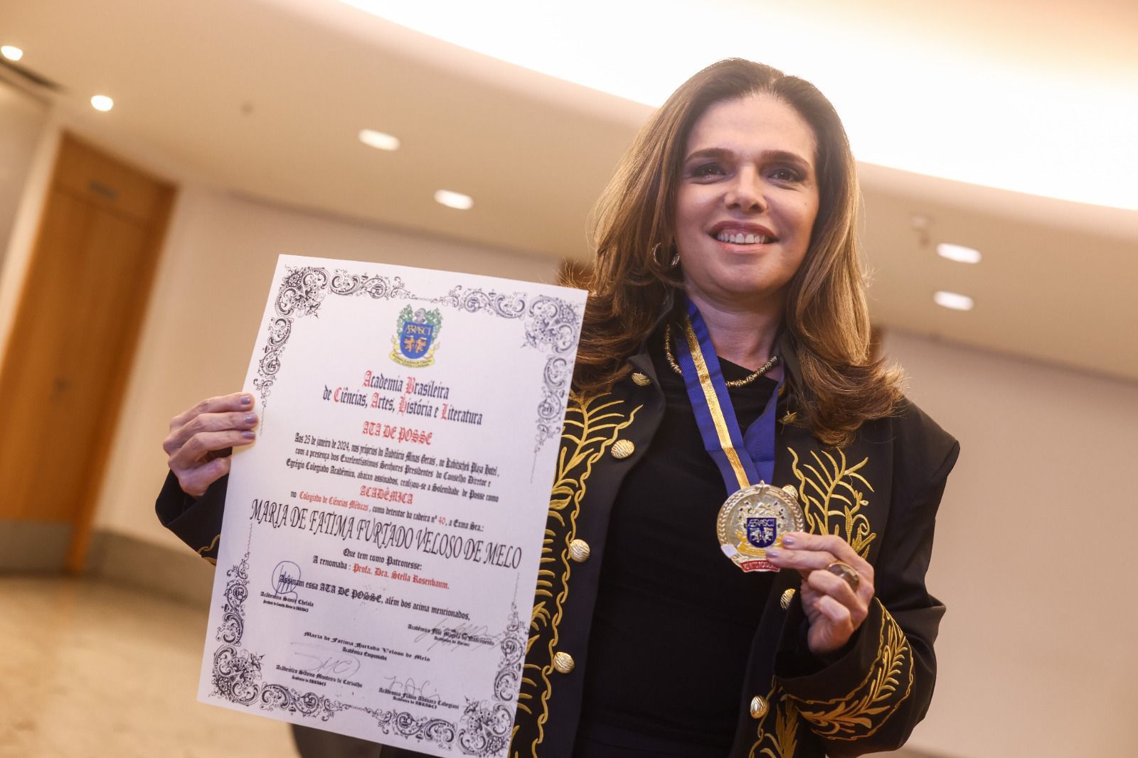 Professora de Petrópolis assume cadeira na Academia Brasileira de ...